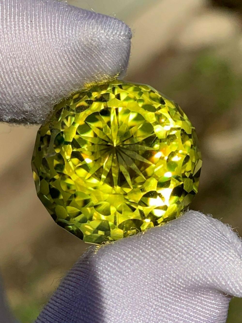 Ouro Verde Quartz Meaning and Spiritual Properties